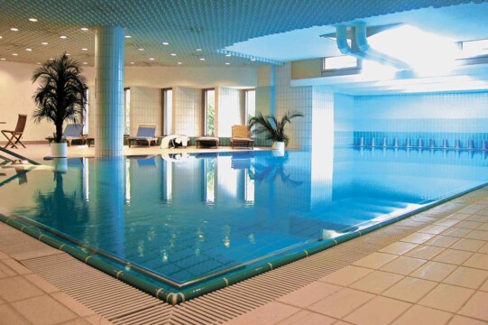 Indoor Pool & Fitness - Sleep & relax - parkhotel.ch